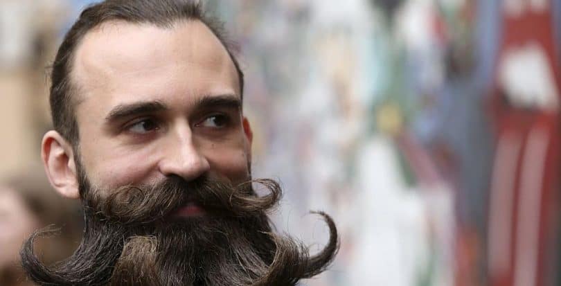 Todo sobre el bigote, estilo que vuelve a estar de moda octubre 2025